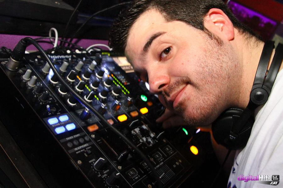 DJ - Mike T